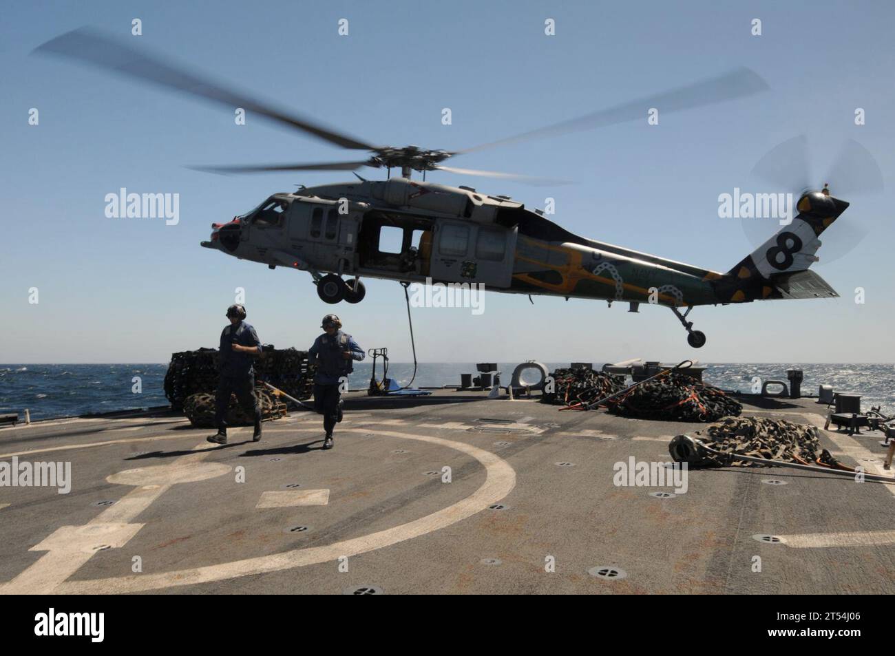 DDG 57, flight deck, Guided-Missile Destroyer, helicopter, Helicopter ...