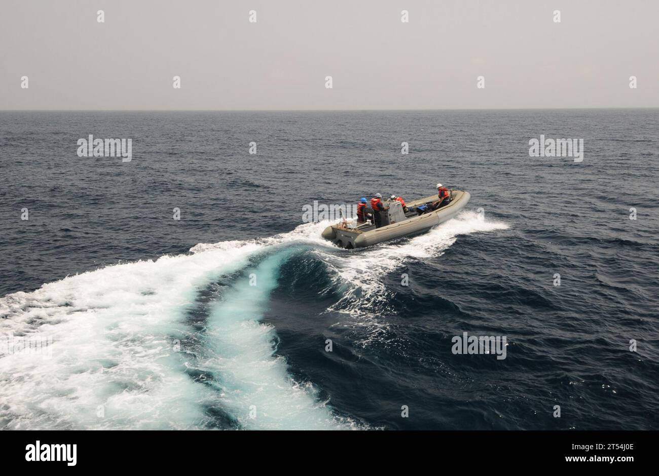 DDG 57, fleet replenishment oiler, Guided-Missile Destroyer, Gulf of ...