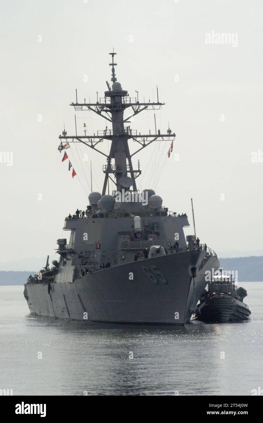 Uss benfold ddg 65 hi-res stock photography and images - Alamy