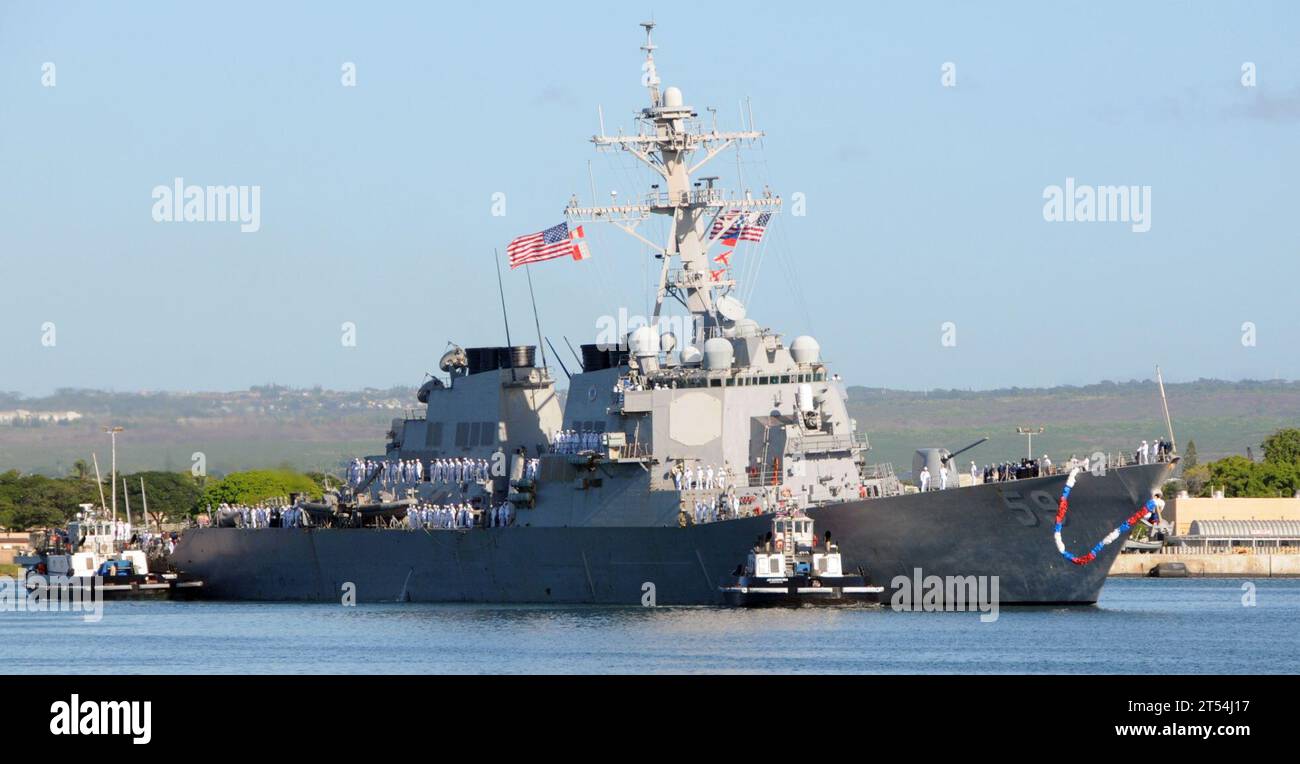 DDG 59, destroyer, guide, Guided-Missile, harbor, navy, puling in, tugs ...