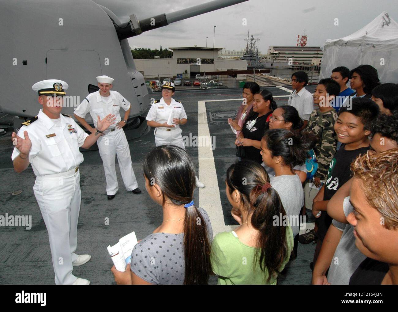 ddg 70, historic tour, people, Sailor, USS Hopper Stock Photo - Alamy