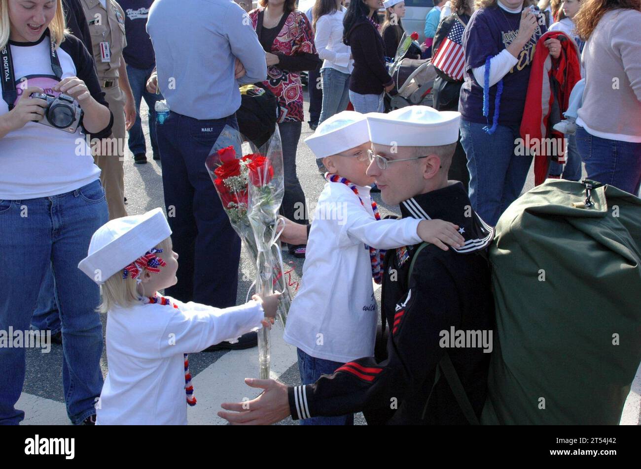 ddg 74, family, friends, home coming, Homecoming, people, Sailor, uss ...