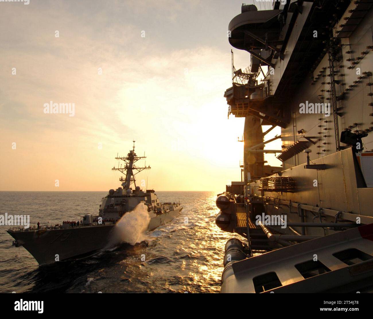 ddg 79, RAS, refueling at sea, tsta, USS Oscar Austin Stock Photo - Alamy