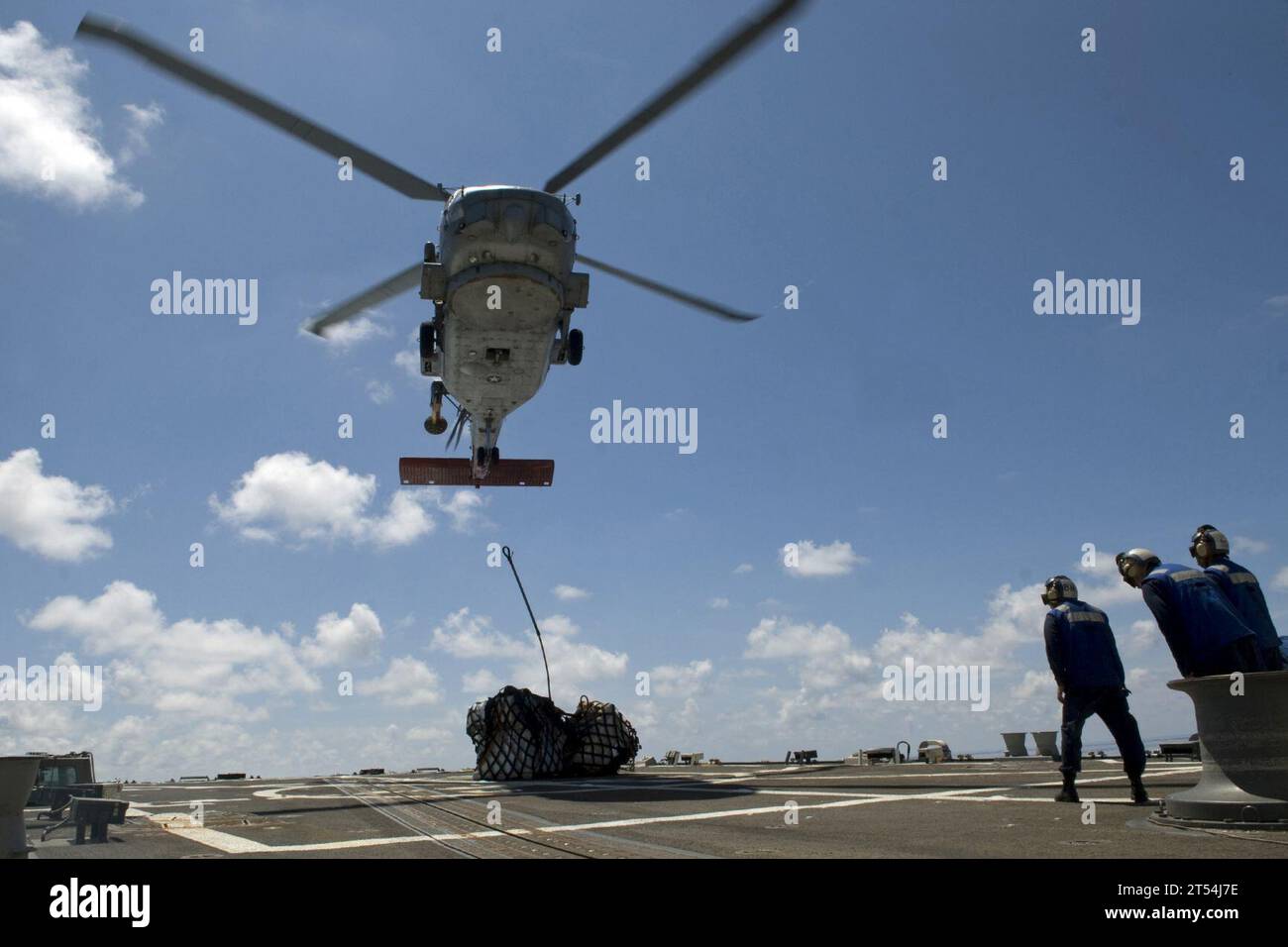 DDG 85, McCampbell, ships, USS McCampbell, vertical replenishment ...
