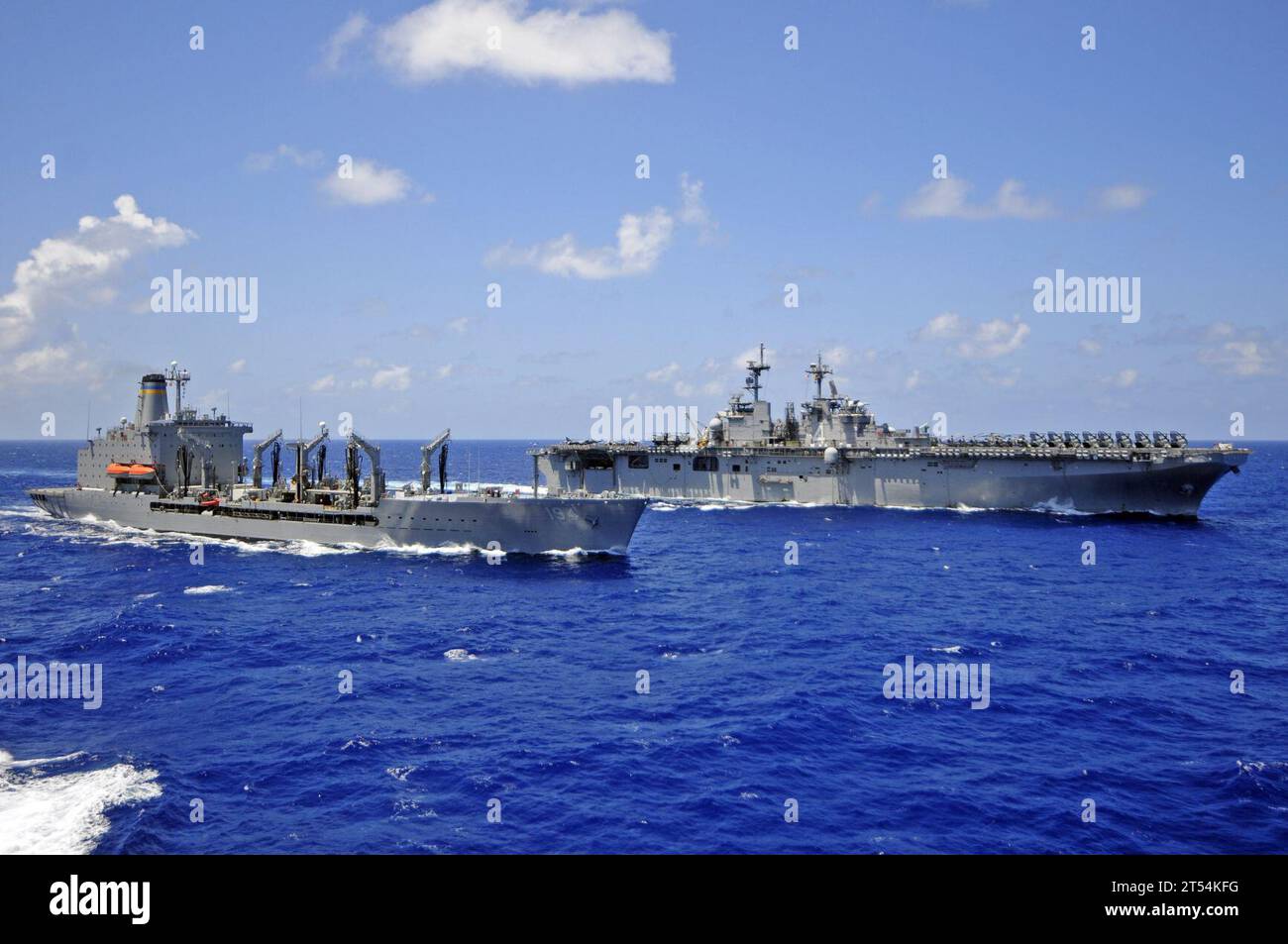 Deployment 2011, U.S. Navy, UNREP, USS Comstock (LSD 45 Stock Photo - Alamy