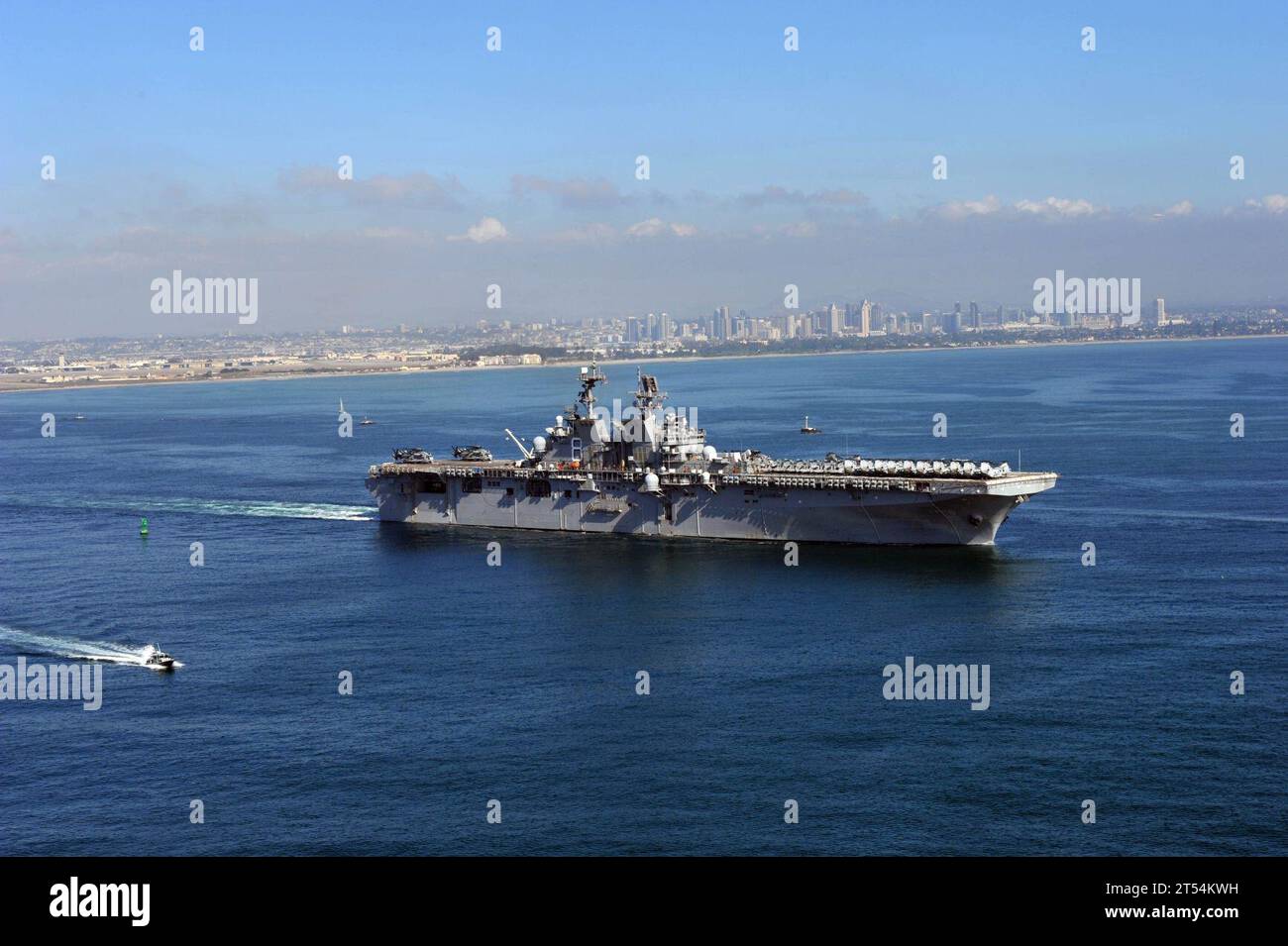 Deployment, LHD 8, Makin Island, Marines, Sailors, san diego Stock ...