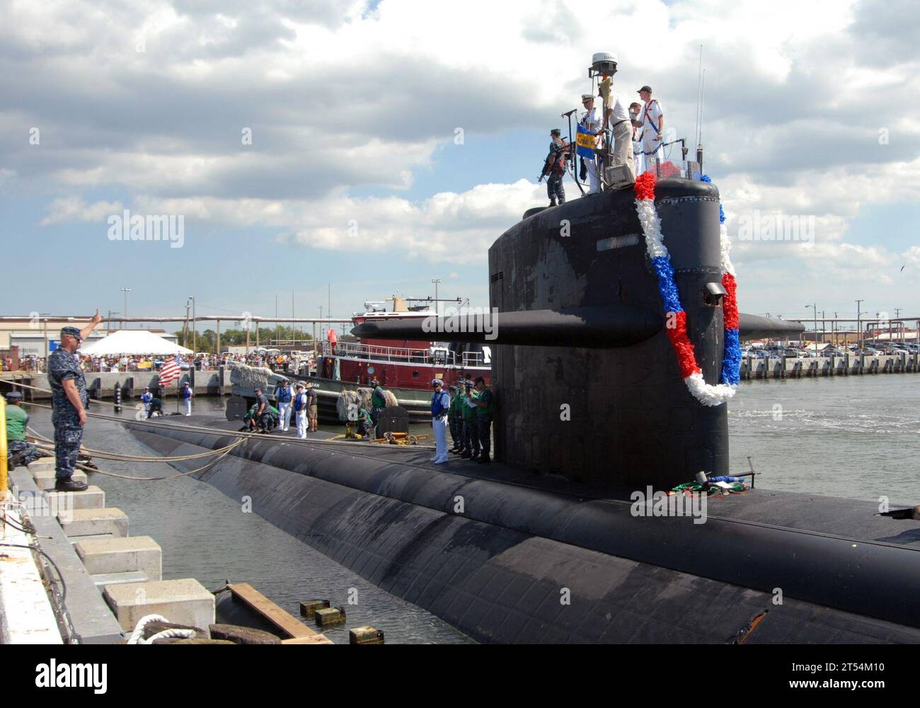 Deployment, Sailors, Submarine, U.S. Navy, uss norfolk Stock Photo - Alamy