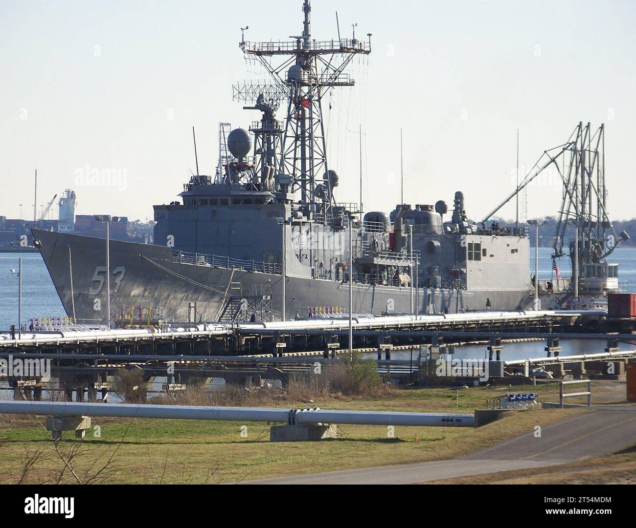 destroyer, fuel, Norfolk, ships, shore facility Stock Photo - Alamy