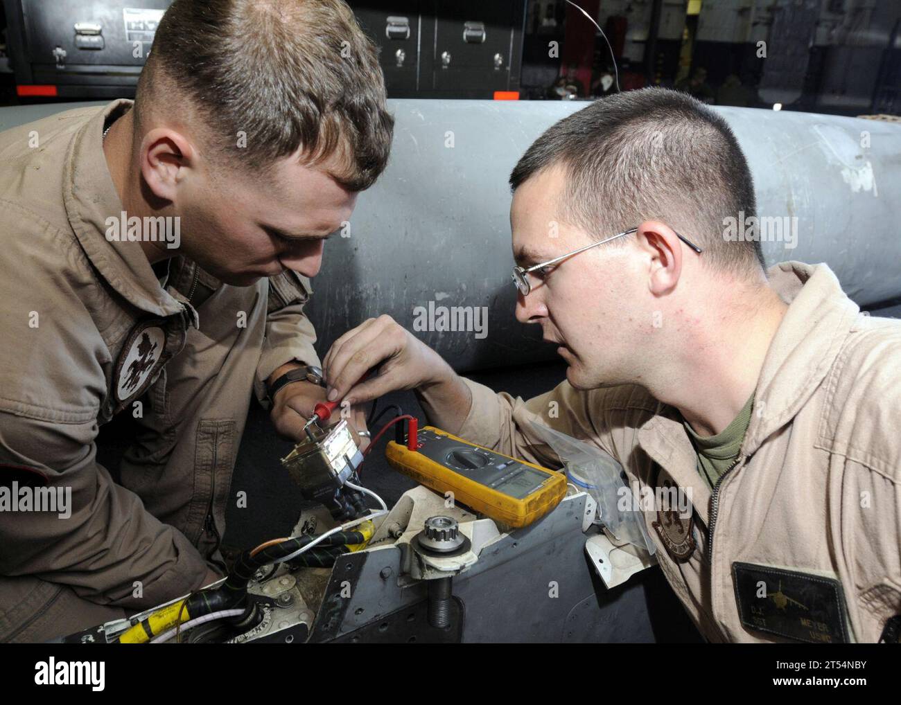Disaster relief, humanitarian aid, Pakistan, Sailors, U.S. Navy, USS ...