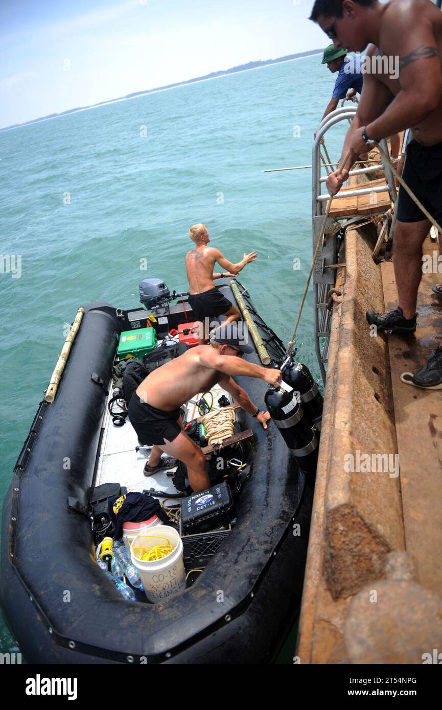 DIVING, Joint POW/MIA Personnel Accounting Command, JPAC, U.S. navy ...
