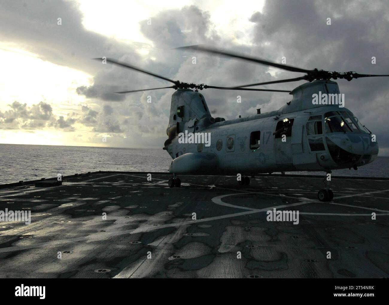 dlq, FDNF, flight deck, helo, Quals Stock Photo - Alamy