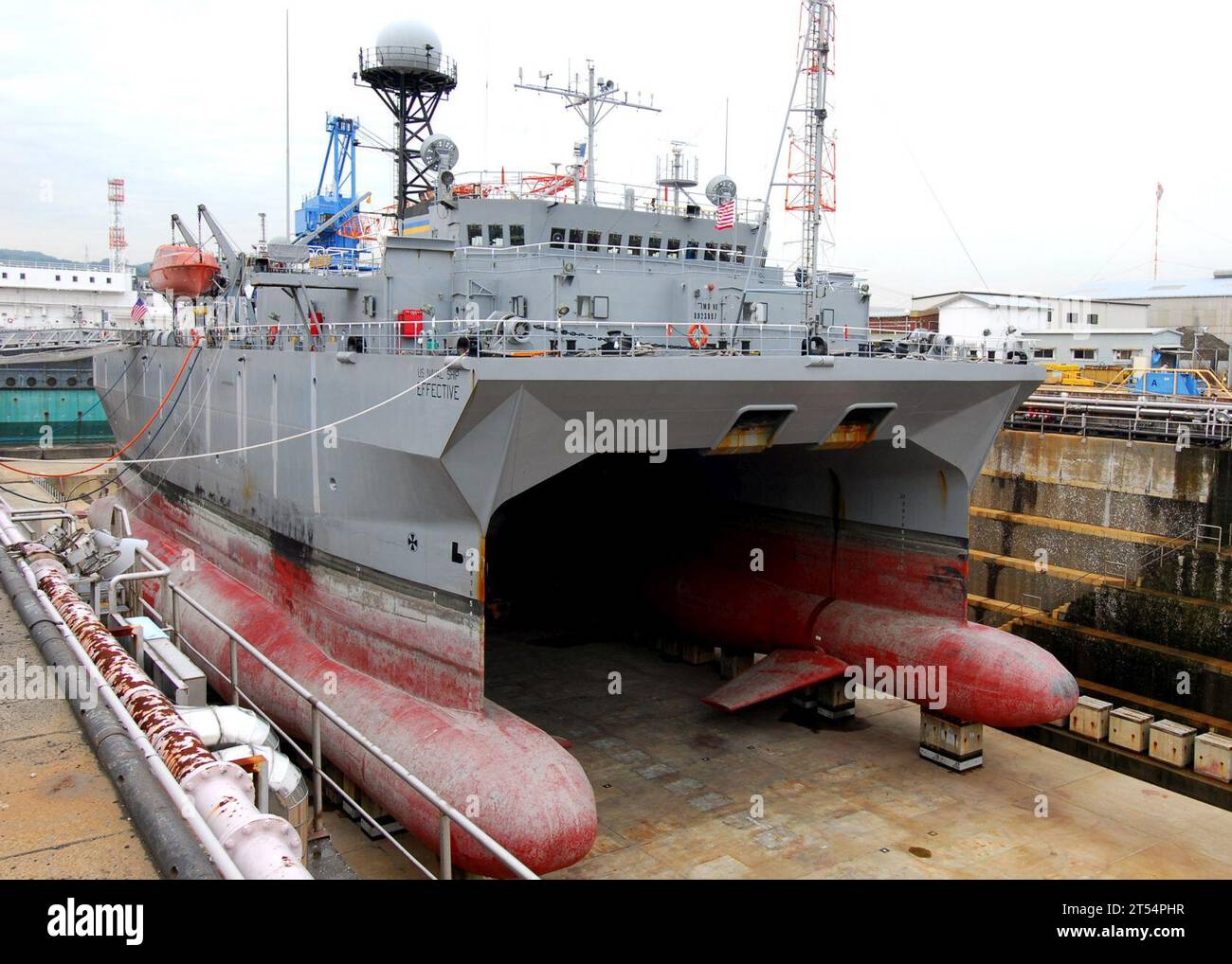 dry dock, USNS Effective, Yokosuka Stock Photo - Alamy