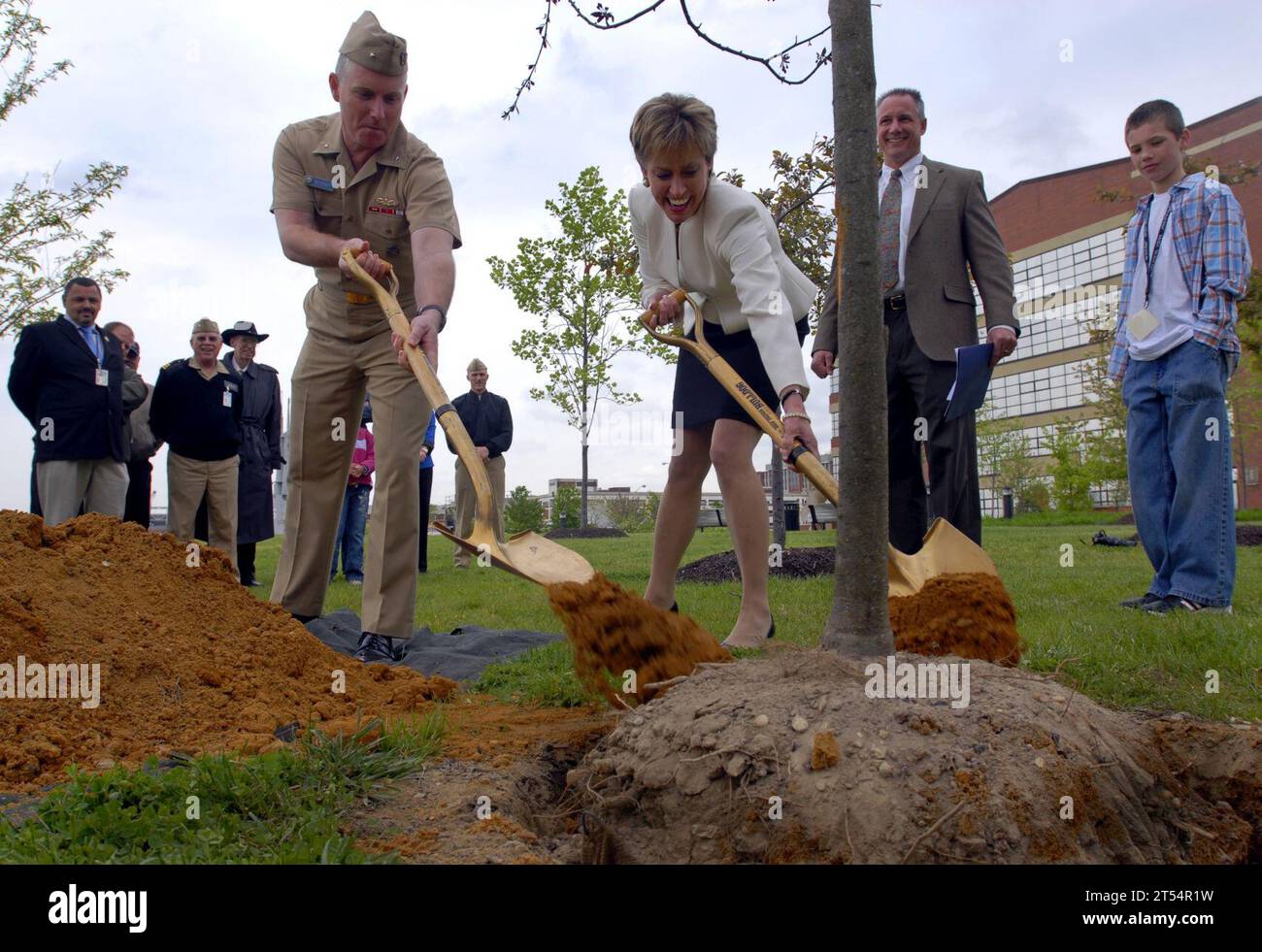 Earth Day, NAVSEA, navy yard, people, tree planting Stock Photo - Alamy