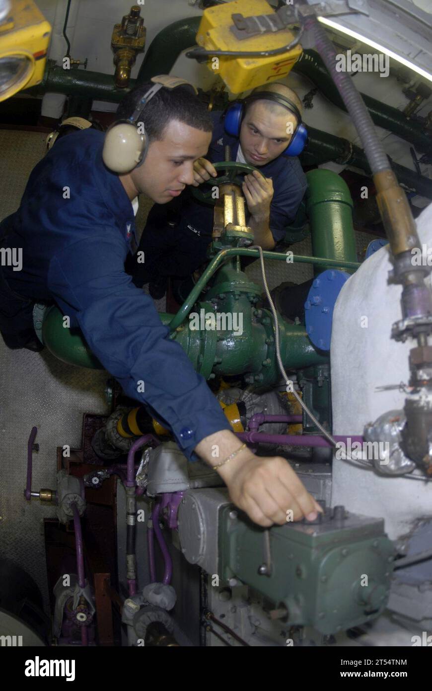 emergency diesel engine, Pacific Ocean, USS George Washington (CVN 73 ...