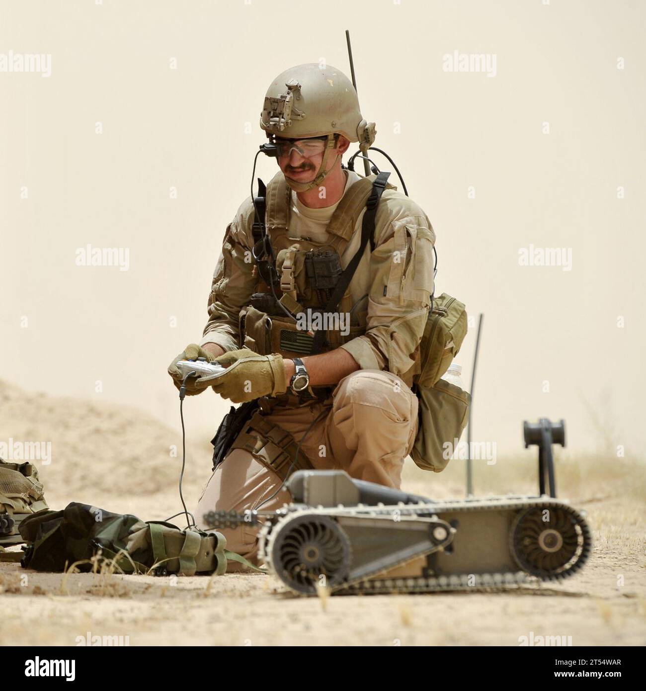 eodmu-2, Iraq, Sailors, tactical formation, U.S. Navy Stock Photo - Alamy