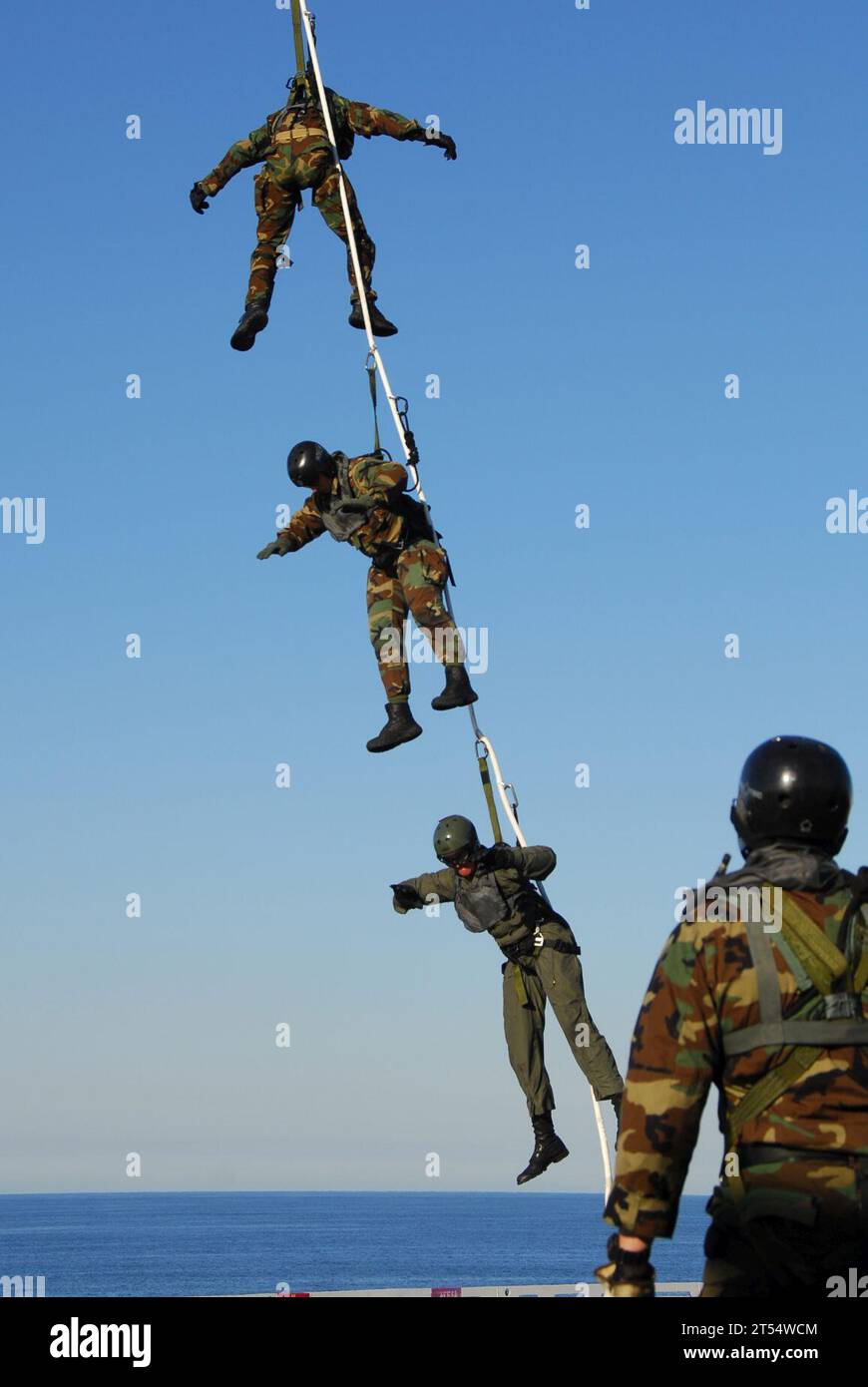 Rope helicopter hi-res stock photography and images - Alamy