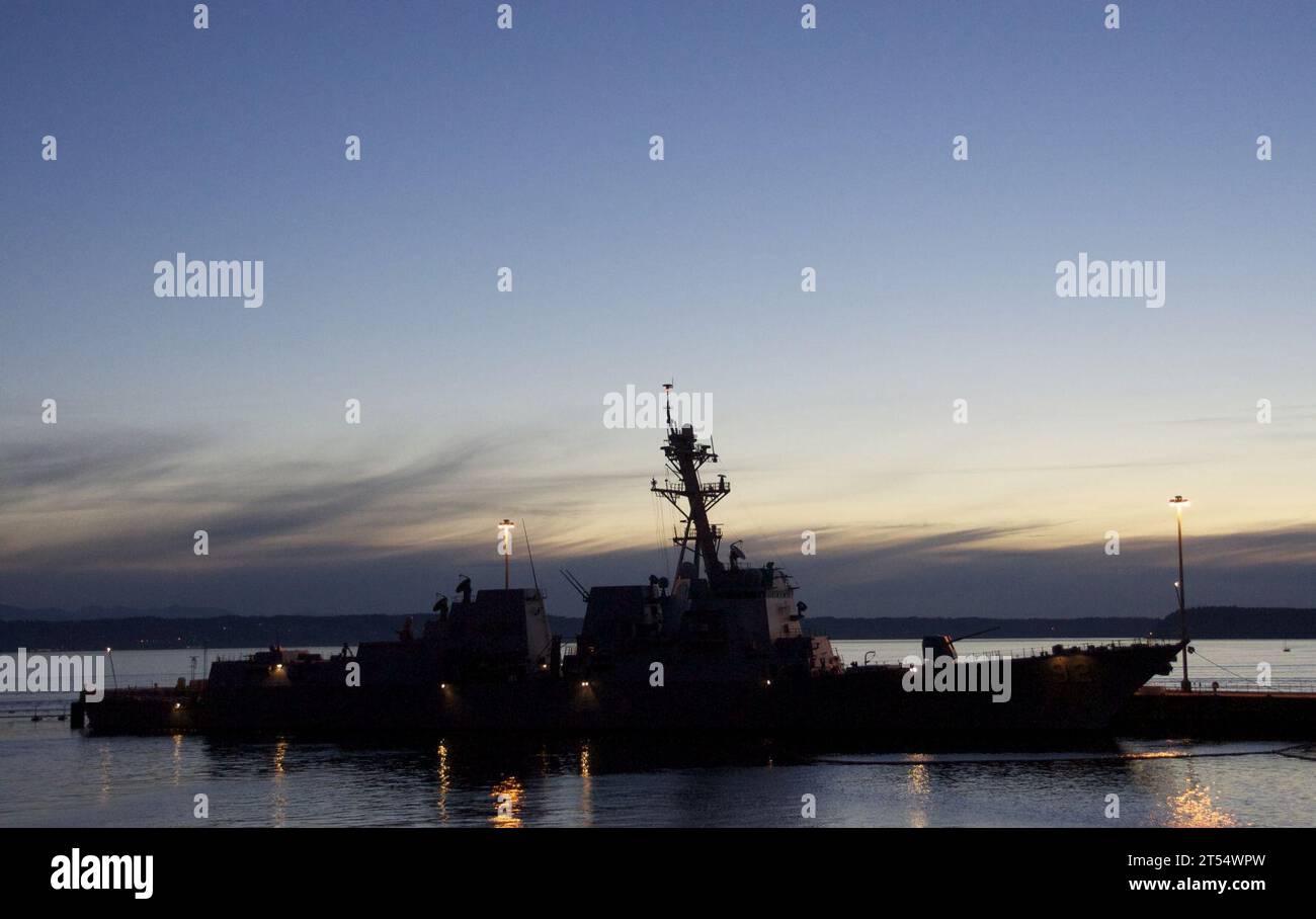 Everett, Naval Base Everett, USS Momsen (DDG 92), Wash Stock Photo - Alamy