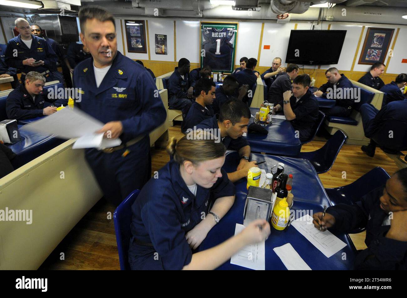 examination, GULF OF OMAN, mess deck, Sailors, U.S. navy , USS Hue City ...