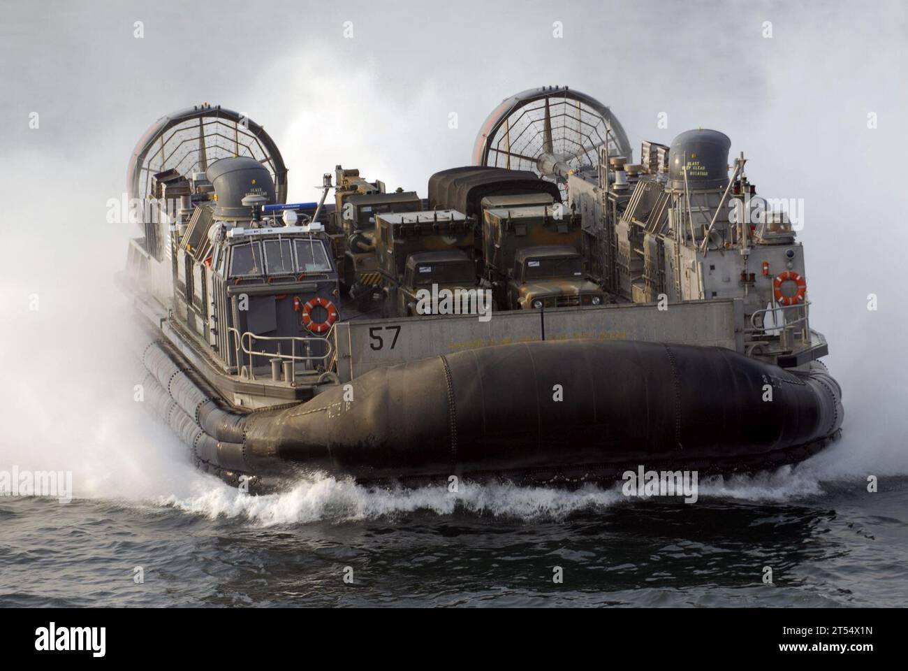 Lhd 2 uss essex hi-res stock photography and images - Alamy