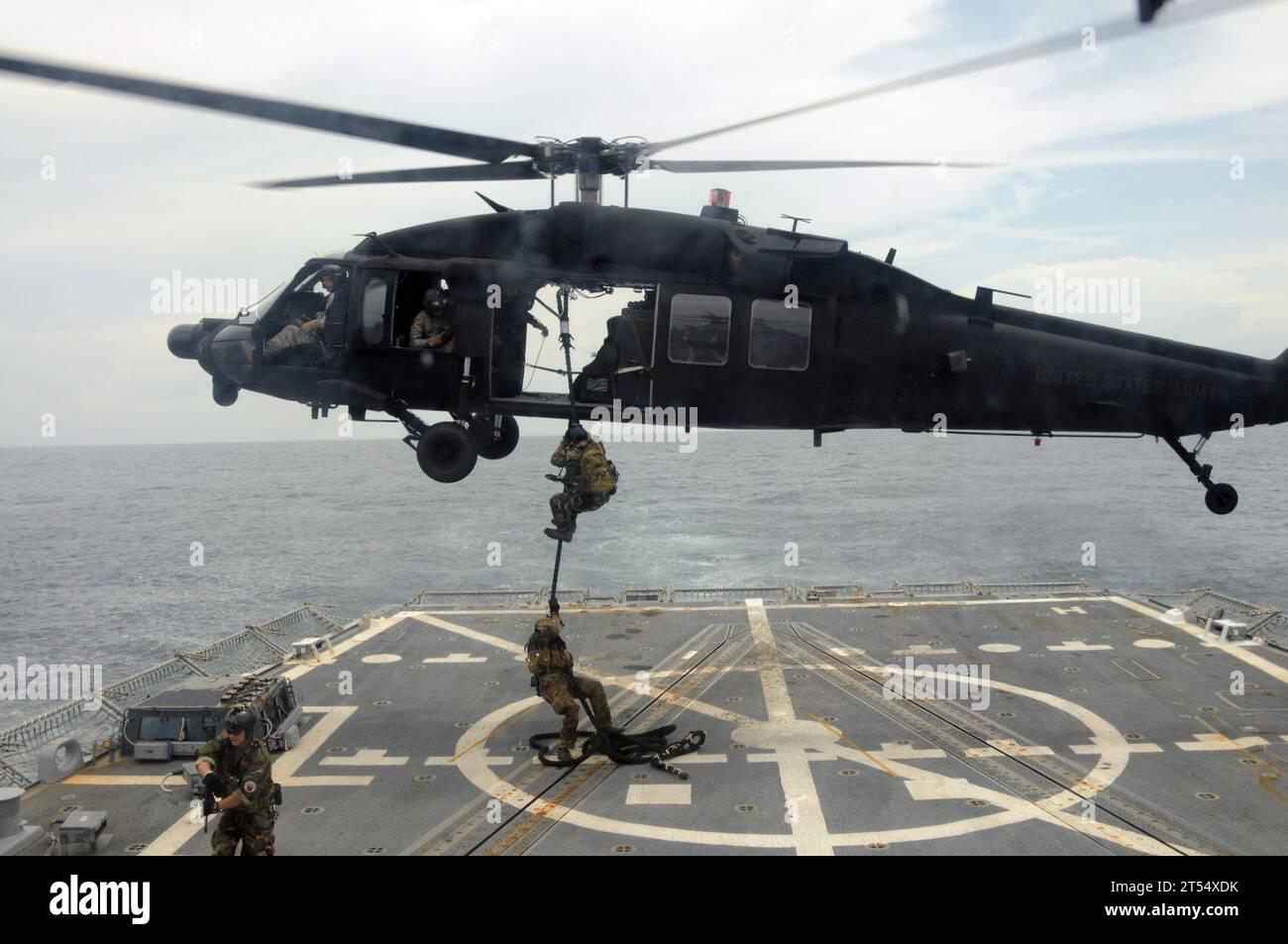 FA PANAMAX, fast rope, helicopter, people Stock Photo - Alamy
