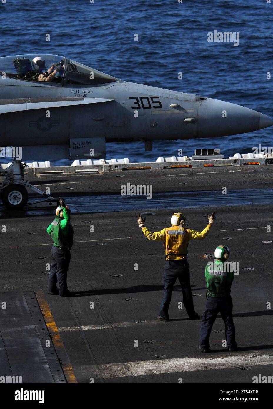 F/A- 18C Hornet, flight deck, Flight Operation, Sailor, U.S. Navy, USS ...