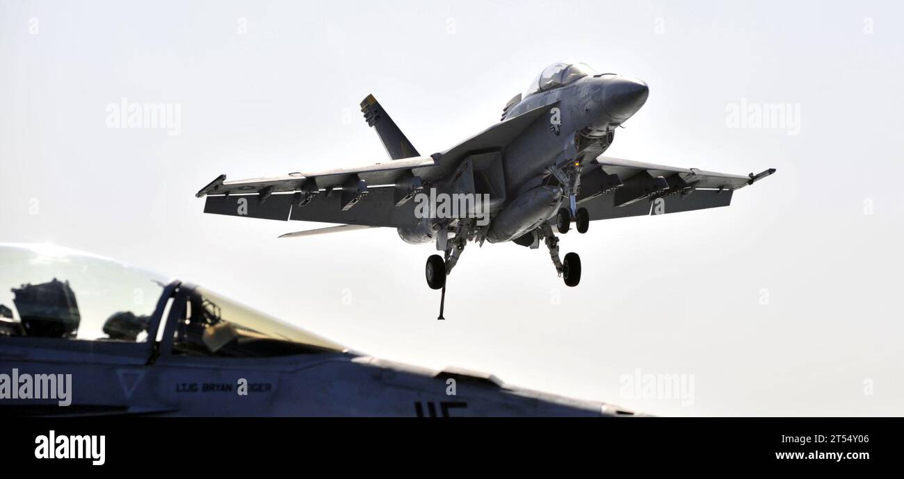 F/A-18F Super Hornet, Sailor, Strike Fighter Squadron (VFA) 32, U.S ...