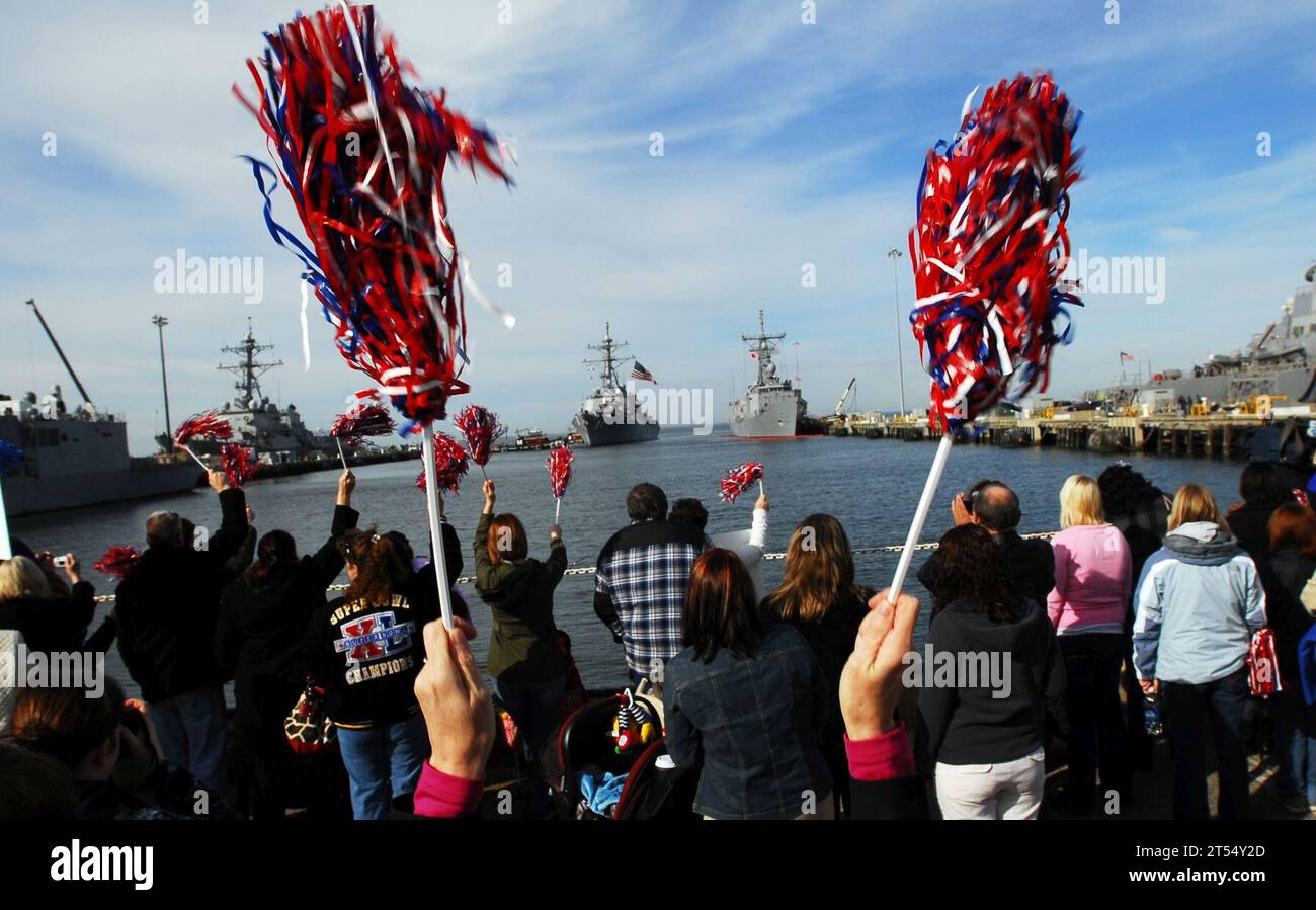 Family and friends wave as the guided-missile destroyer USS Laboon (DDG ...