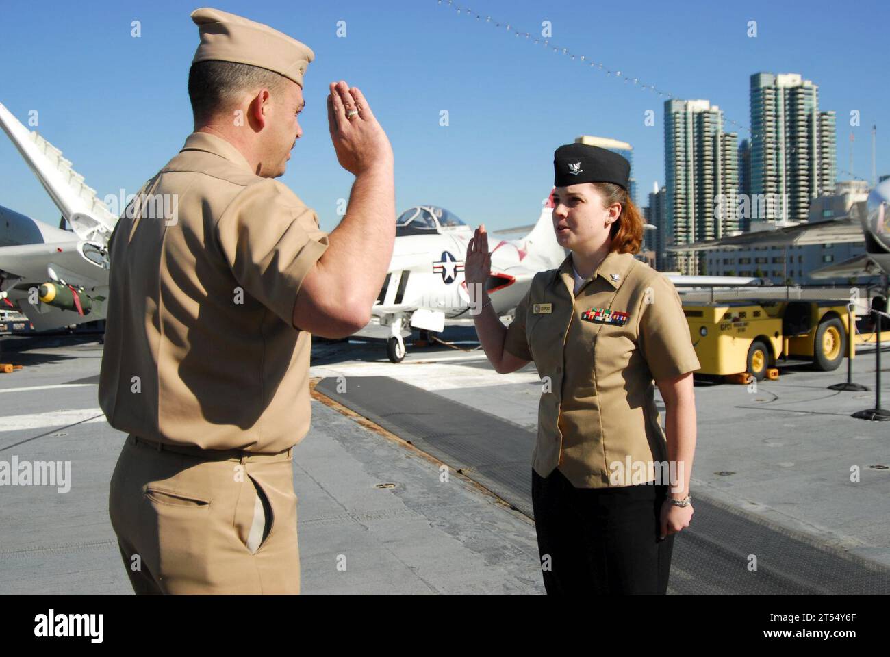 Reenlist hi-res stock photography and images - Alamy