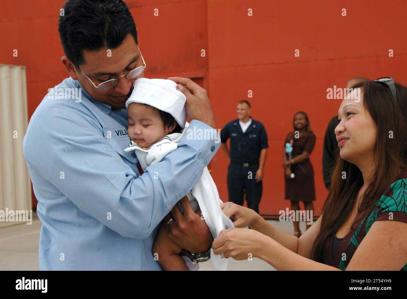 Uss rodney m davis ffg 60 hi-res stock photography and images - Alamy