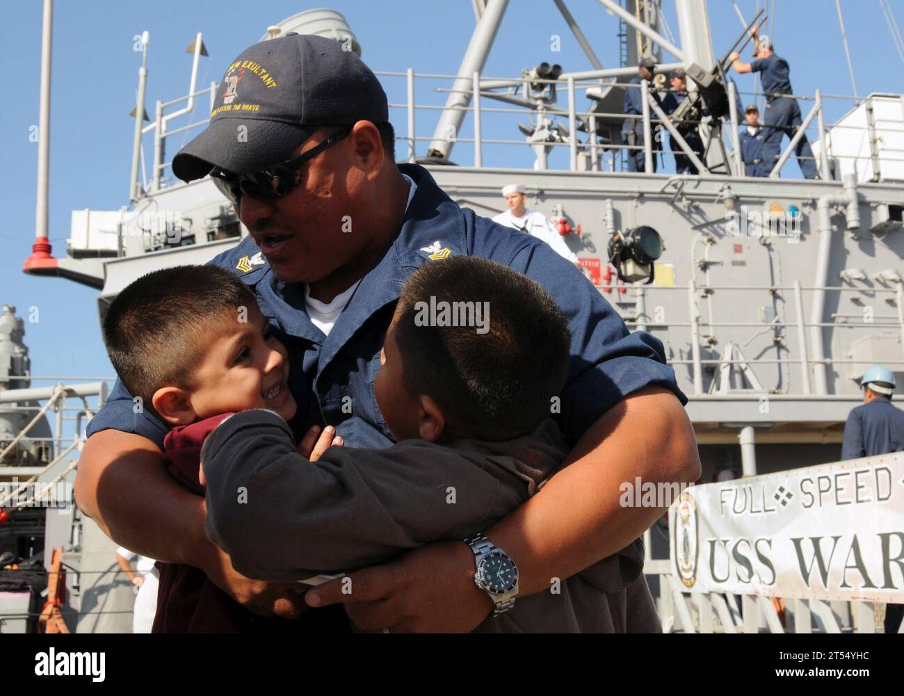 family, mine countermeasure ship, USS Warrior (MCM 10 Stock Photo - Alamy