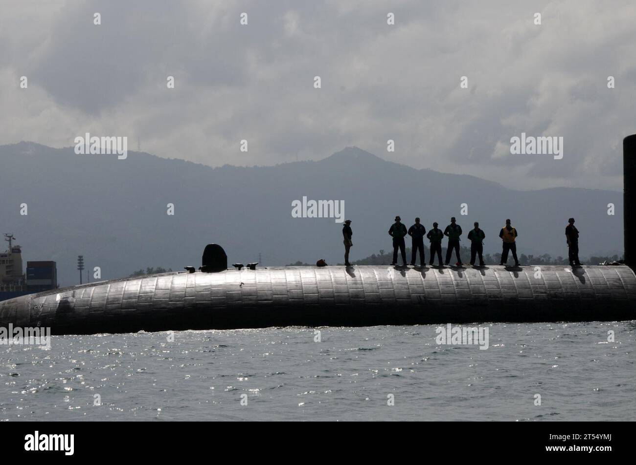 Fast Attack Submarine, Malaysia, submarine tender, U.S. Navy, USS FRANK ...