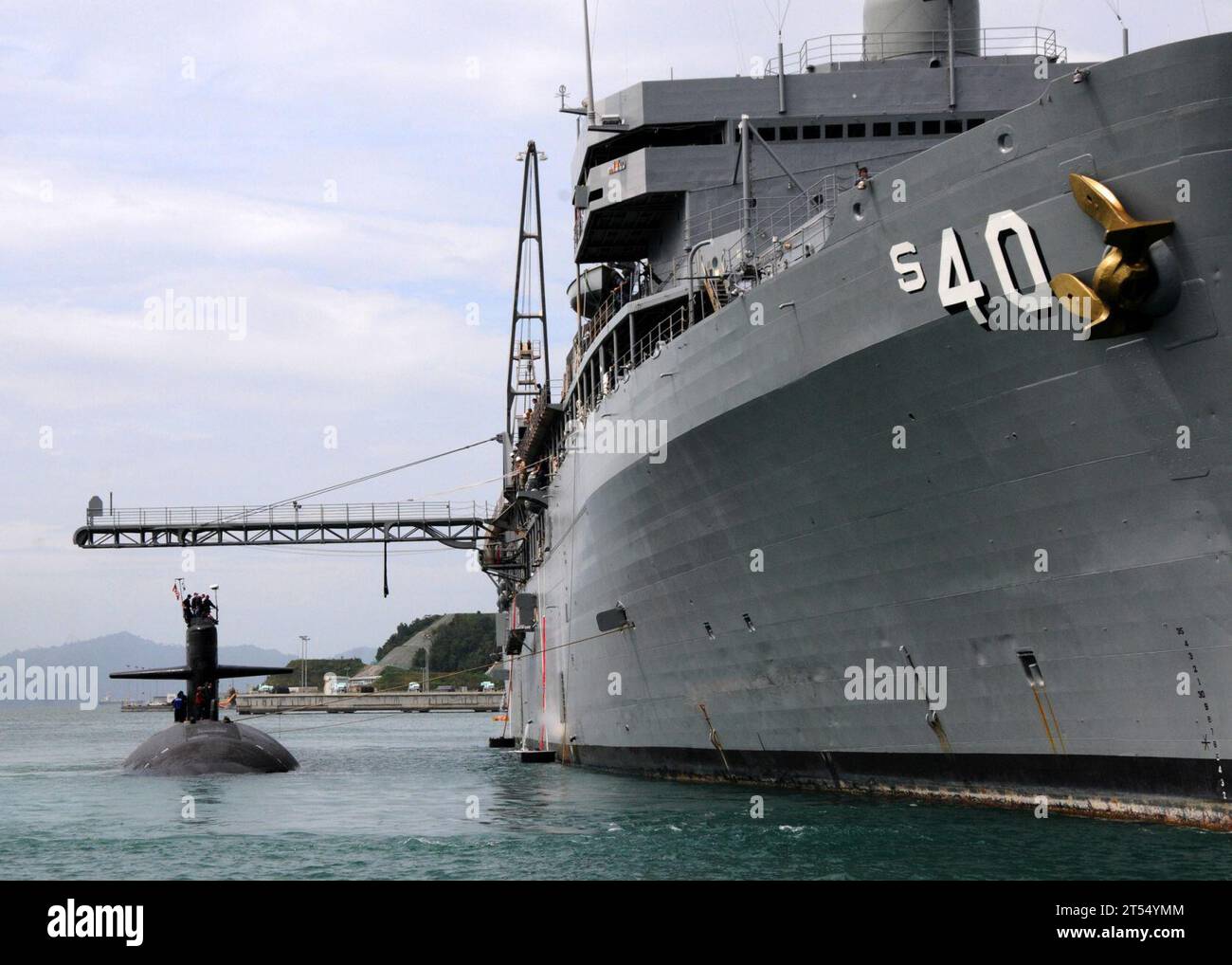 Fast Attack Submarine, Malaysia, submarine tender, U.S. Navy, USS FRANK ...