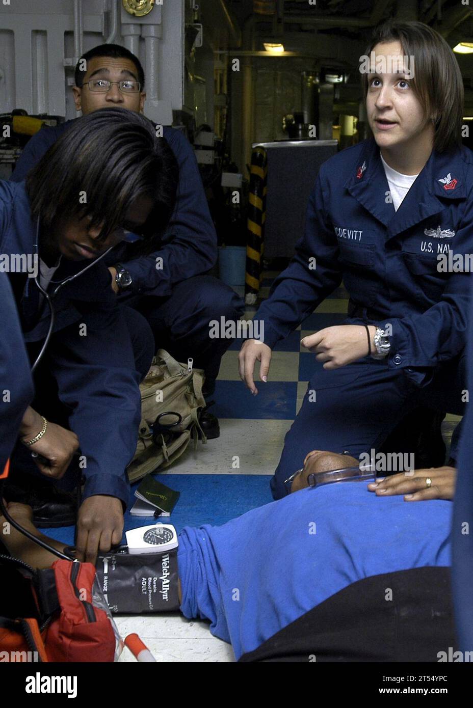 Fast Cruise, medical response team, Nimitz-Class aircraft carrier USS ...