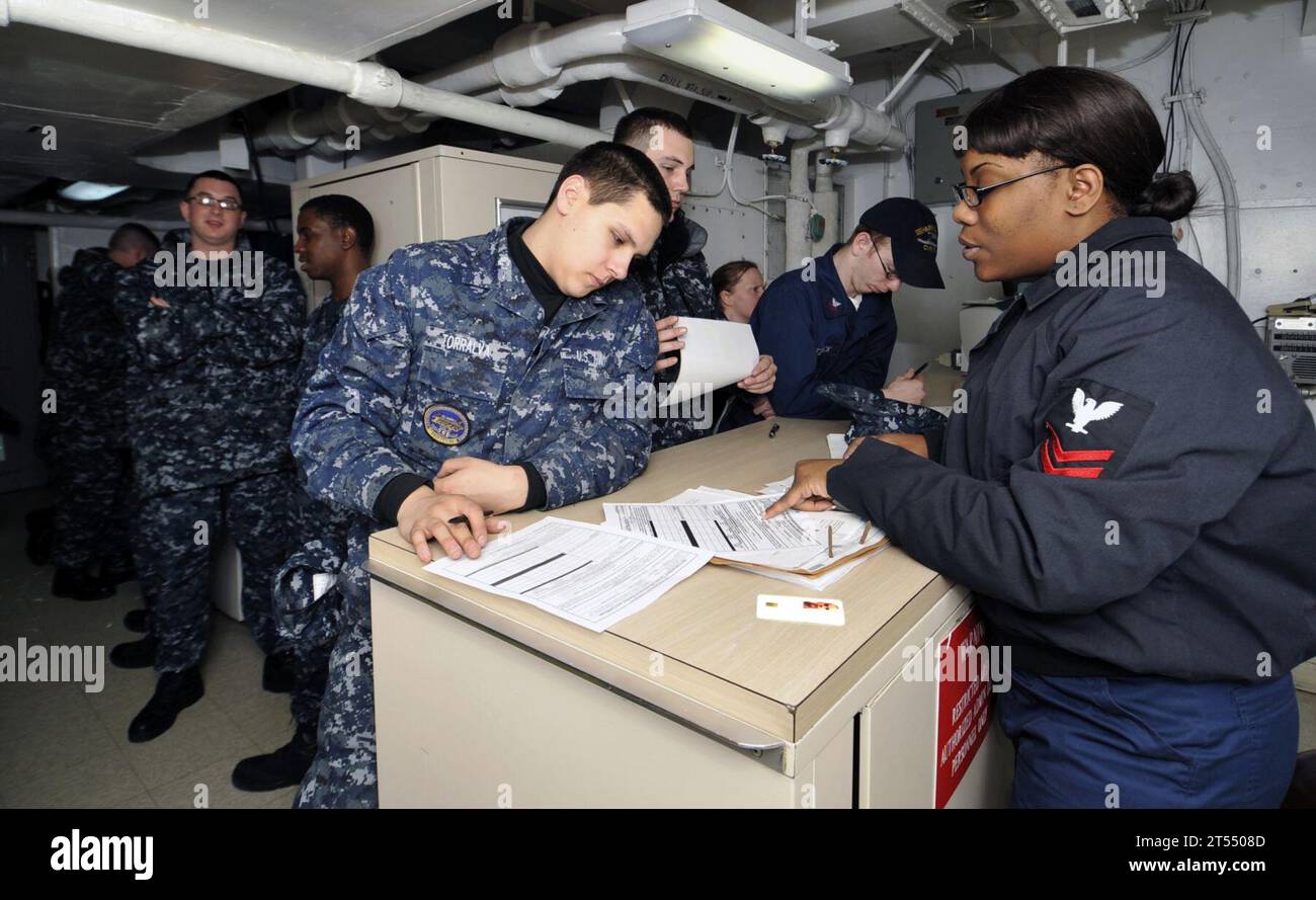 female, Sailors, USS Harry S. Truman (CVN 75 Stock Photo - Alamy