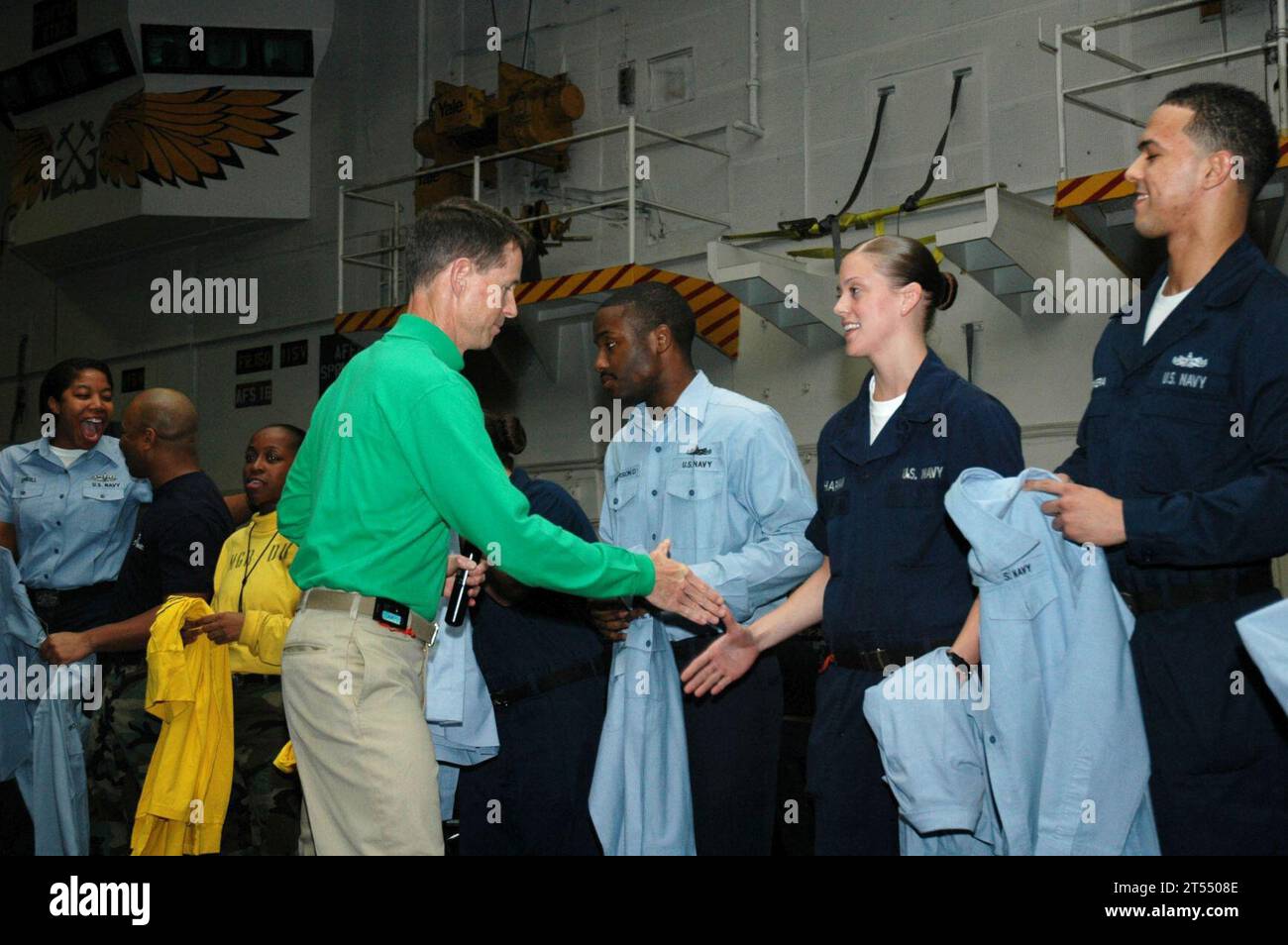 female, Sailors, USS Nimitz (CVN 68 Stock Photo - Alamy