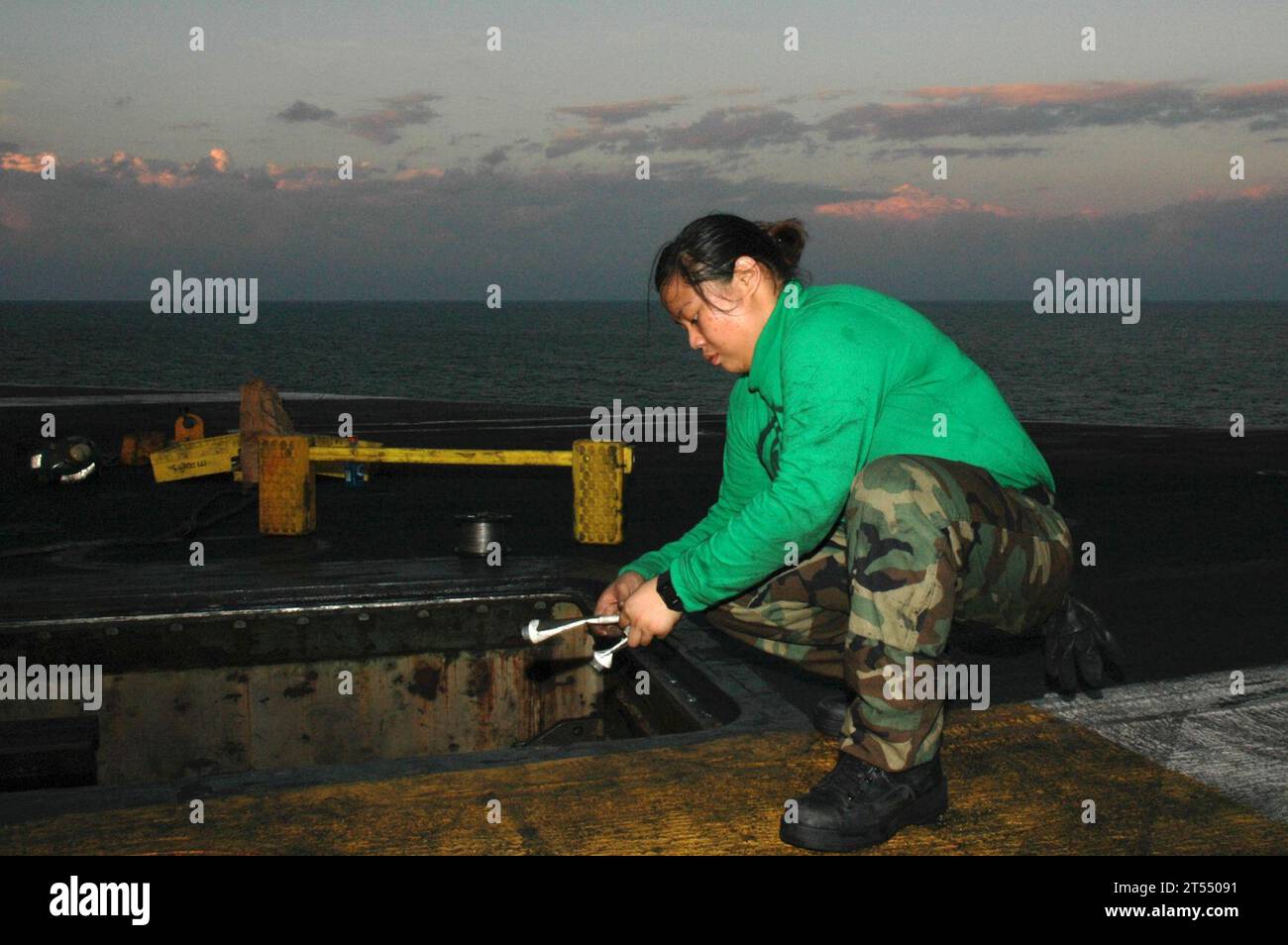 female, Sailor, USS Nimitz (CVN 68 Stock Photo - Alamy
