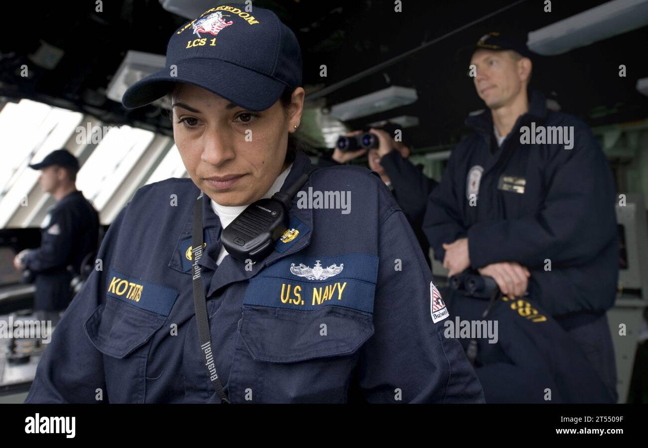 female, Sailors, USS Freedom (LCS 1 Stock Photo - Alamy