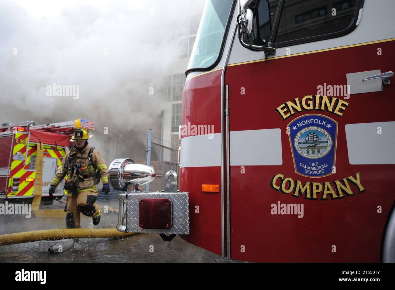 Us navy fire fighters hi-res stock photography and images - Alamy
