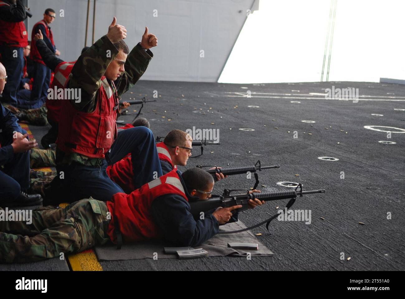 firing line, m-16 small arms, people, Sailor, weapan Stock Photo - Alamy