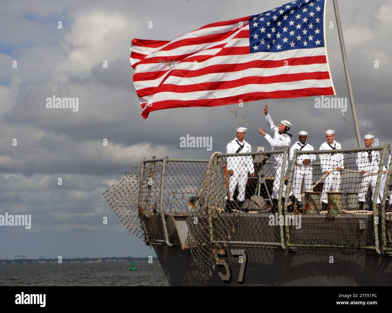 Flag, guided-misstle destroyer USS Mitscher (DDG 57), Homecoming, Naval ...