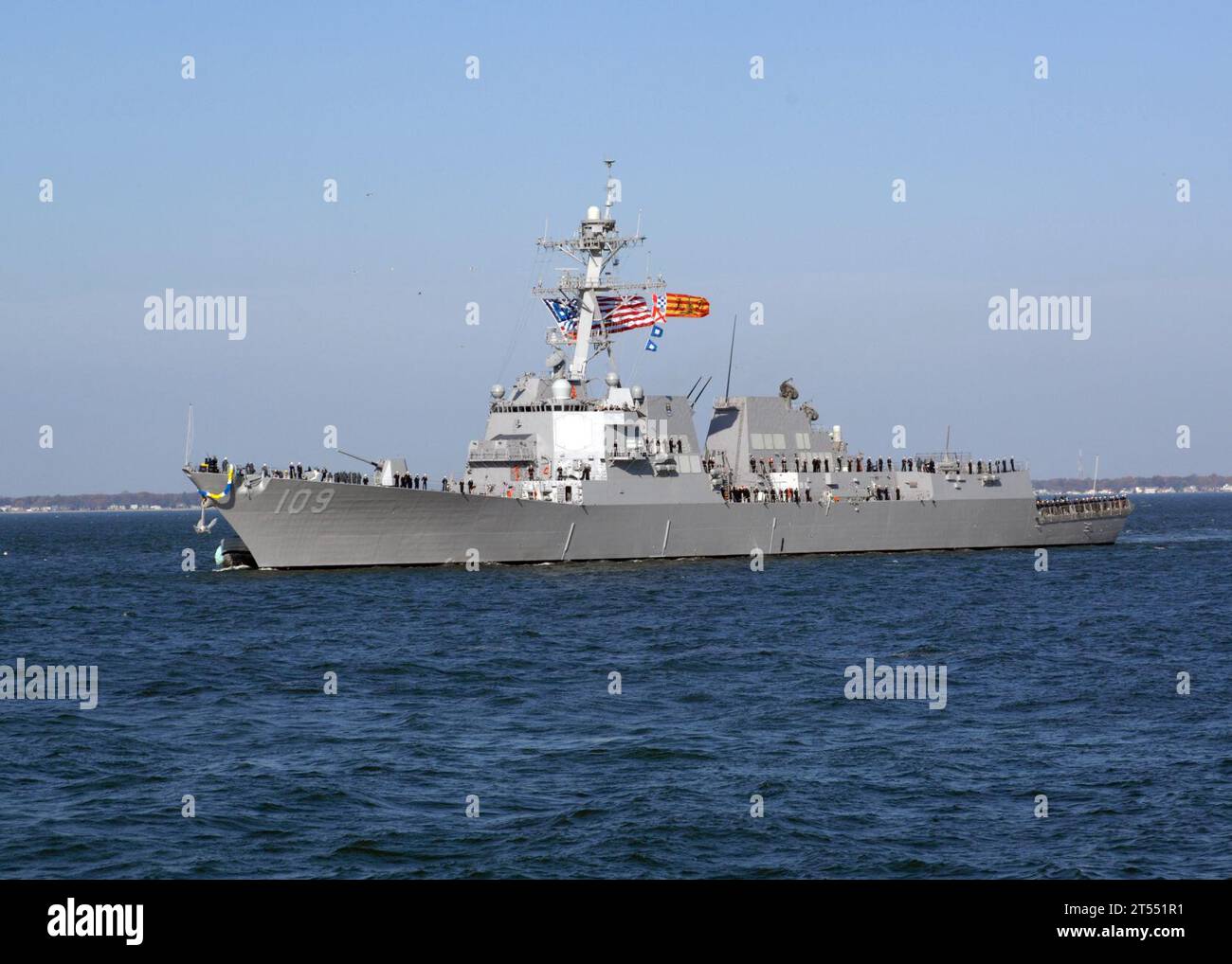 Flag, Sailor, U.S. Navy, USS Jason Dunham (DDG 109 Stock Photo - Alamy