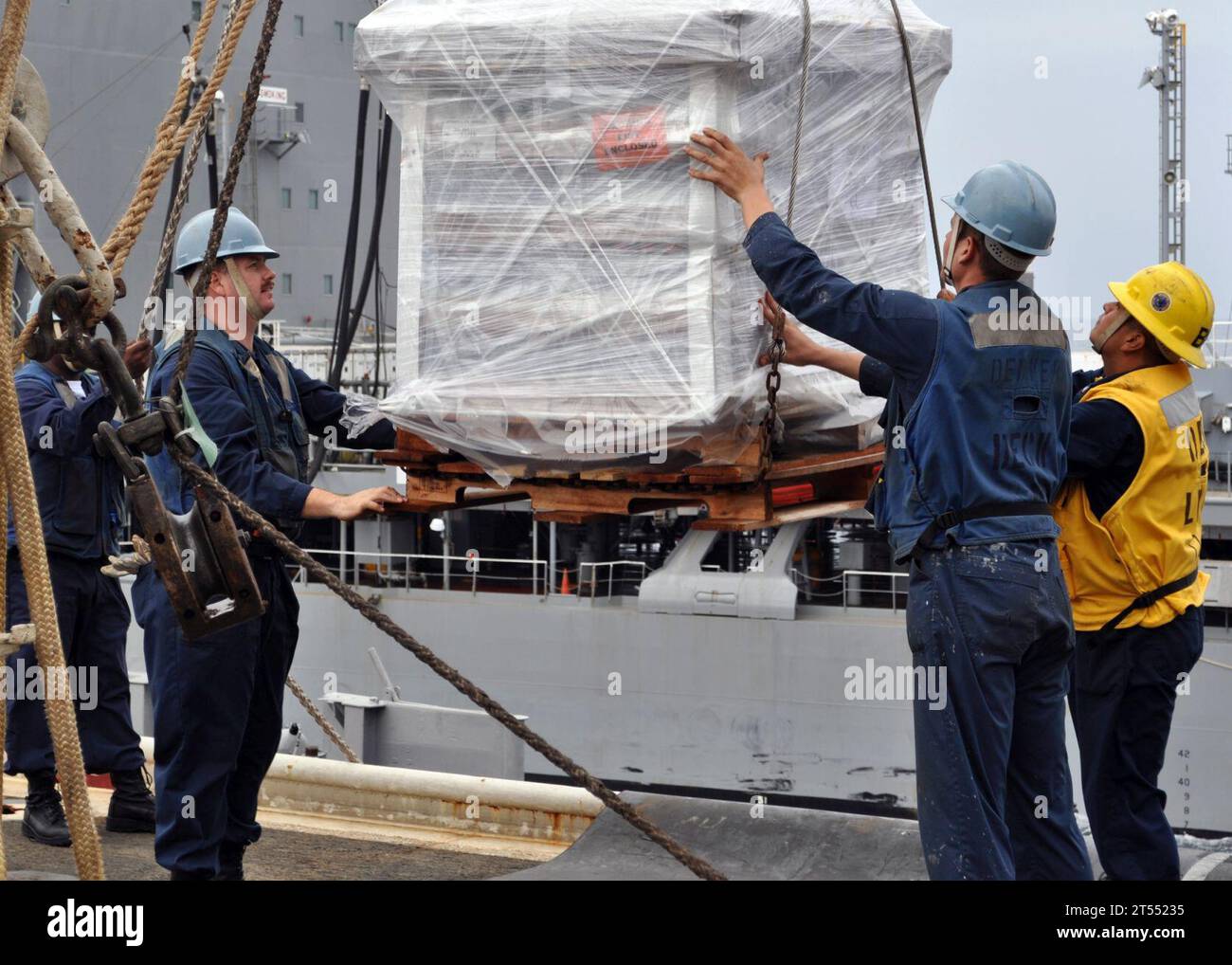 fleet replenishment oiler, Military Sealift Command, REPLENISHMENT AT ...