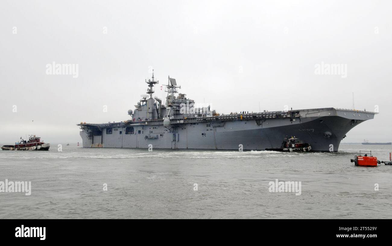 Fleet Week New York 2010, New York, ships, USS Iwo Jima (LHD 7 Stock ...