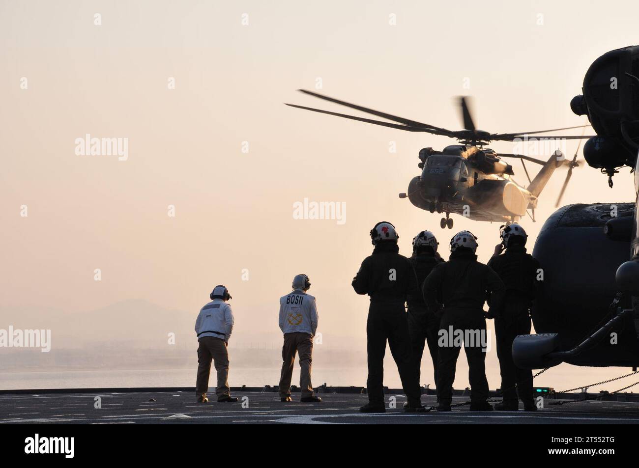 FLIGHT AND WELL DECK OPERATIONS Stock Photo - Alamy