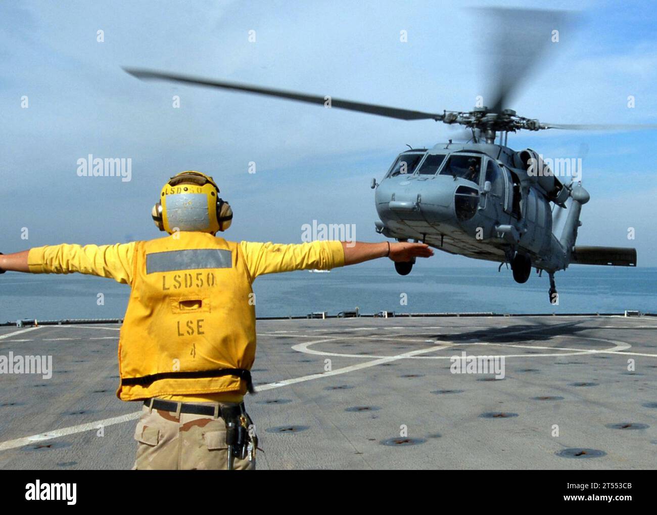 flight deck, helicopter, USS Carter Hall (LSD 50 Stock Photo - Alamy