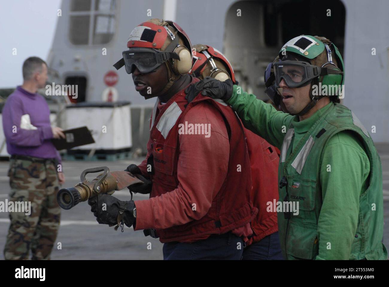 flight deck, nozzleman, U.S. navy , USS Mesa Verde (LPD 19 Stock Photo ...