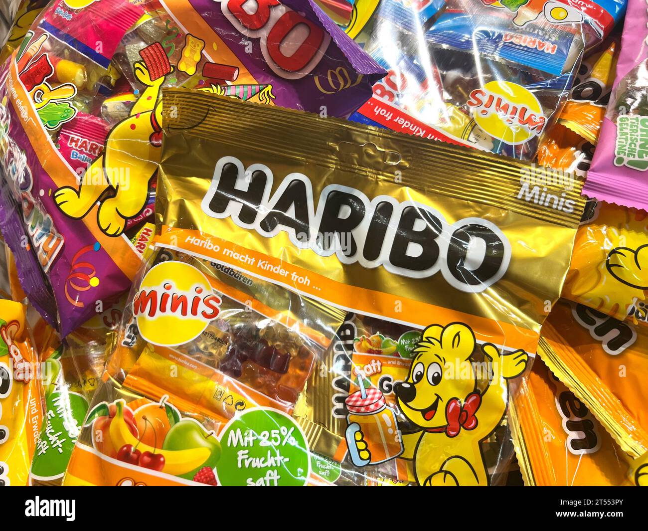 Nahaufnahme HARIBO Gummibärchen *** HARIBO gummy bears close up ...