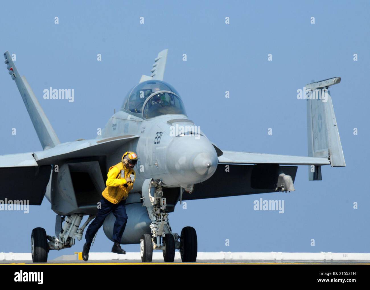 flight deck, Sailor, Strike Fighter Squadron (VFA) 106, USS George H.W ...