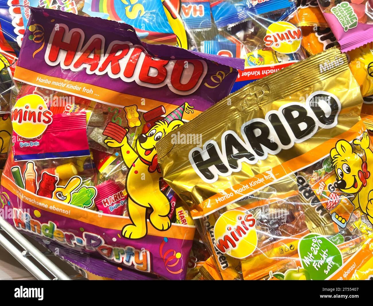 Nahaufnahme HARIBO Gummibärchen *** HARIBO gummy bears close up ...