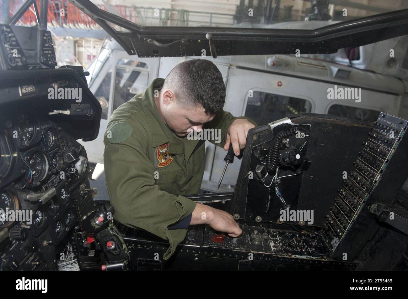 Flight Operations, Line handeling, line handling, lpd 21, Sailors, Sea ...